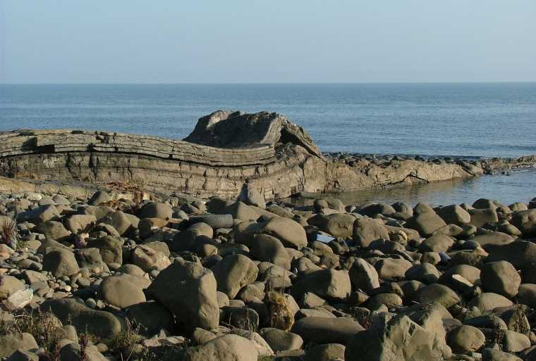 Stunning geological features on Embleton Beach, the Northumberland ...